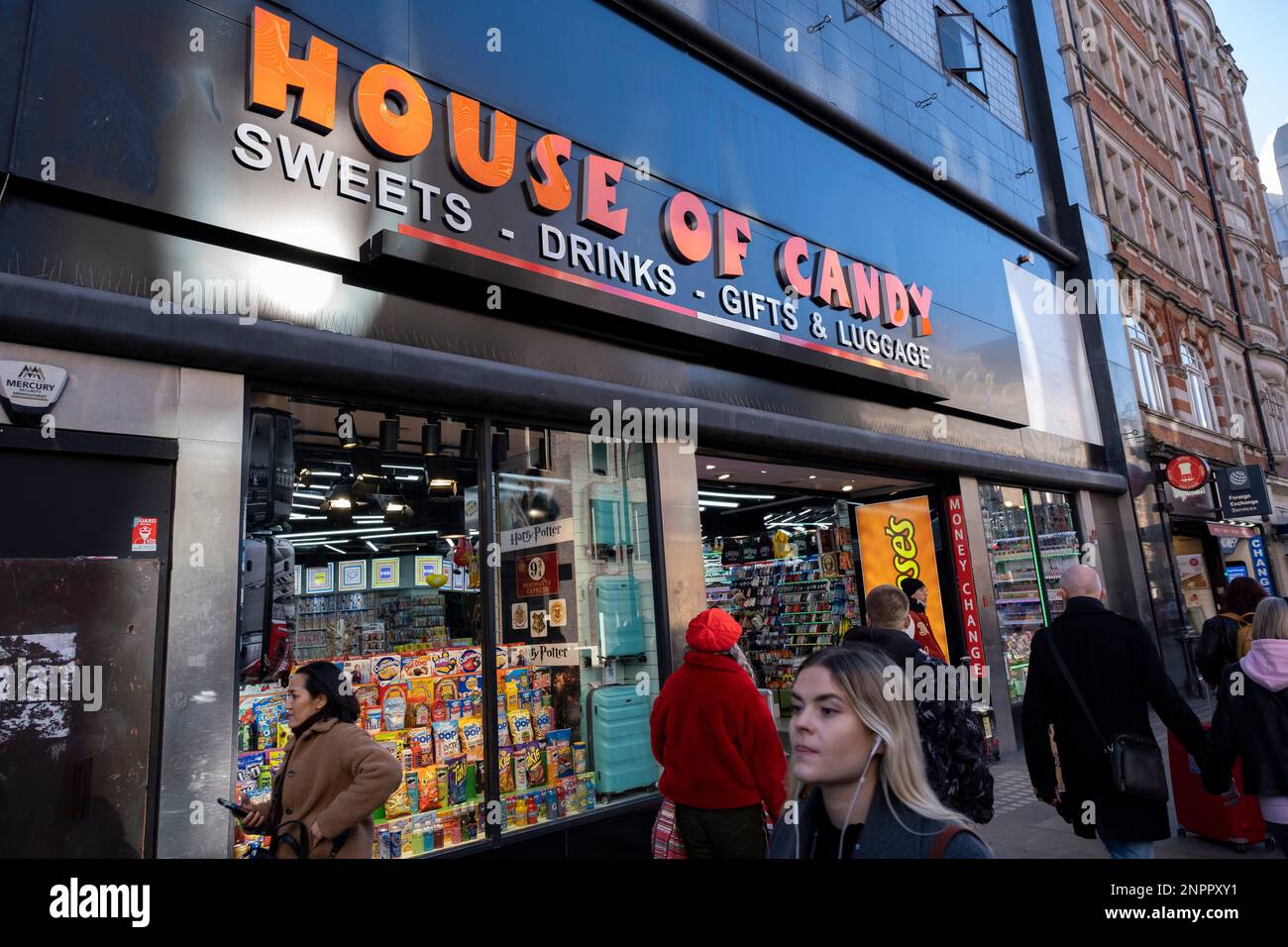 Hmv oxford street closed candy hi-res stock photography and images - Alamy