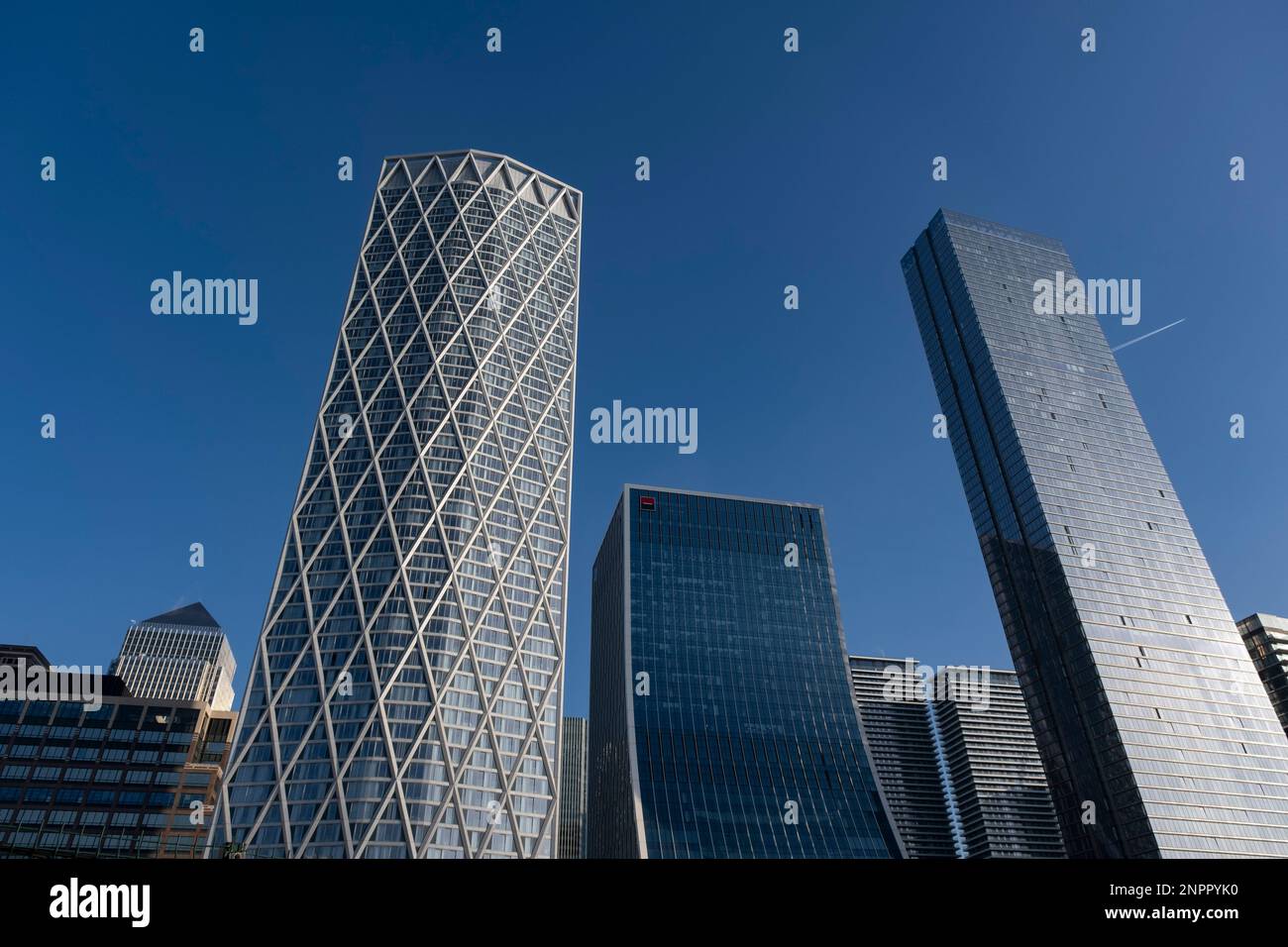 One bank street london docklands hi-res stock photography and images ...