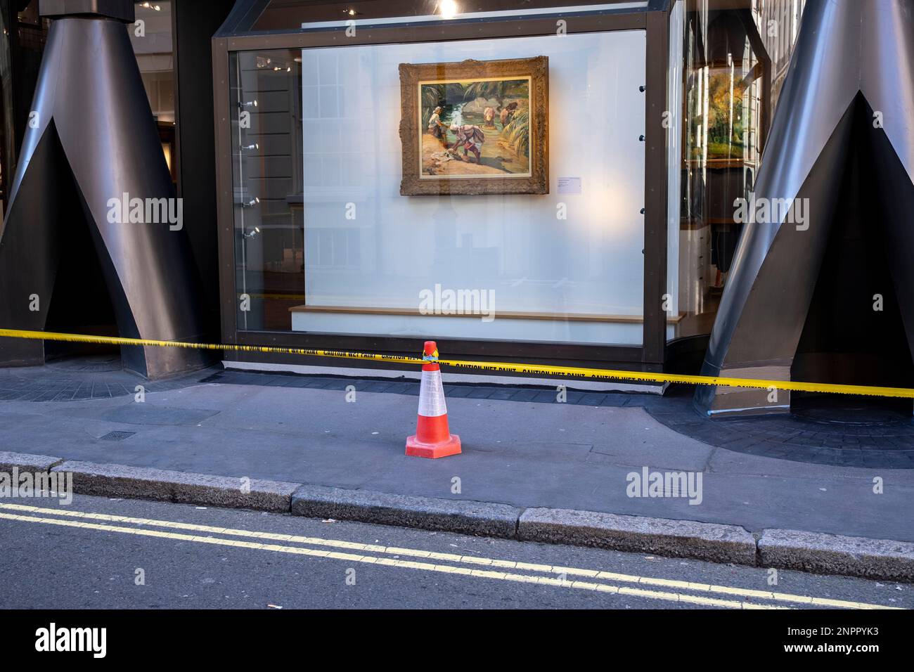 Cordoned off gallery hi-res stock photography and images - Alamy