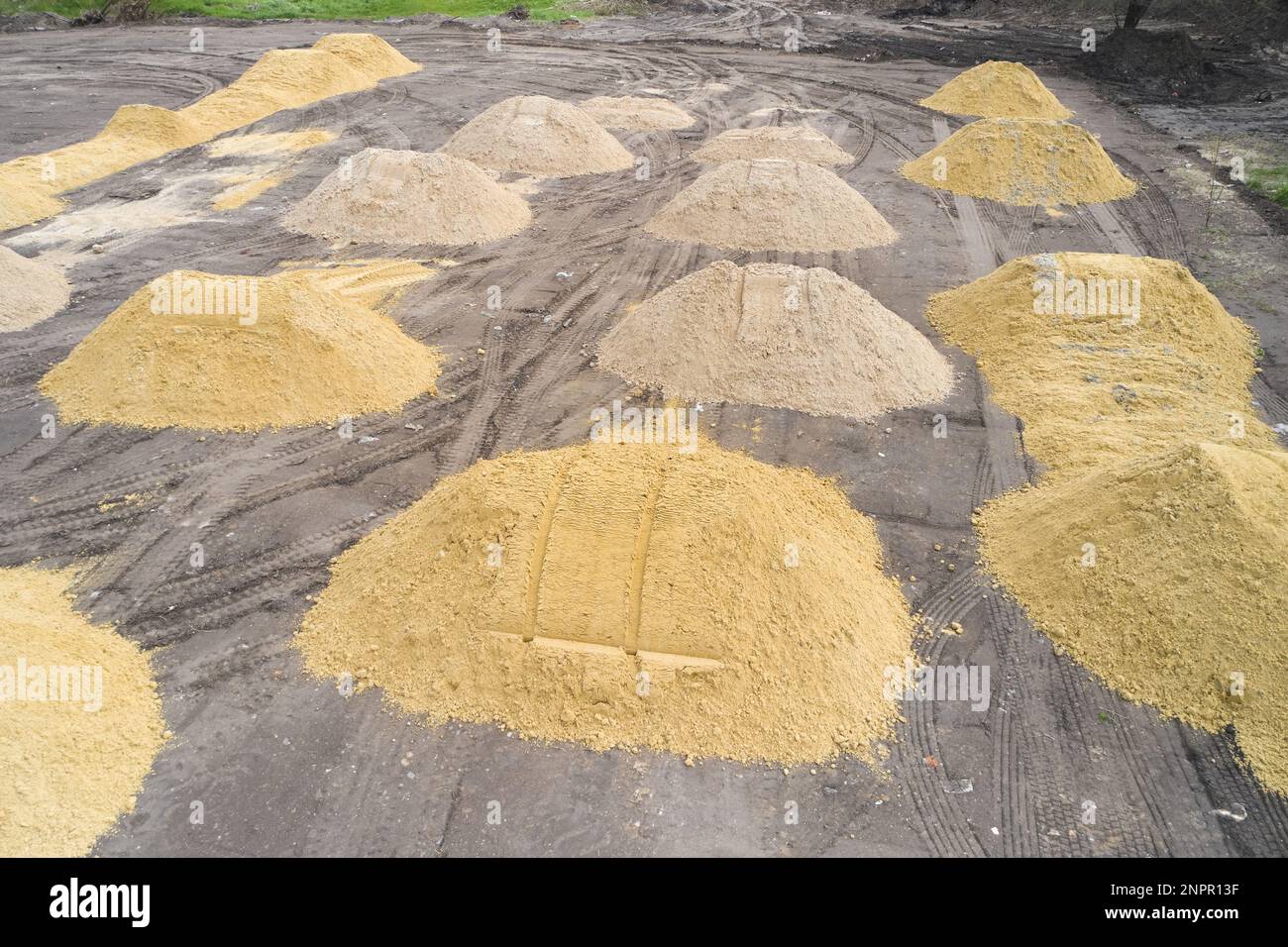 Piles of sand hi-res stock photography and images - Alamy