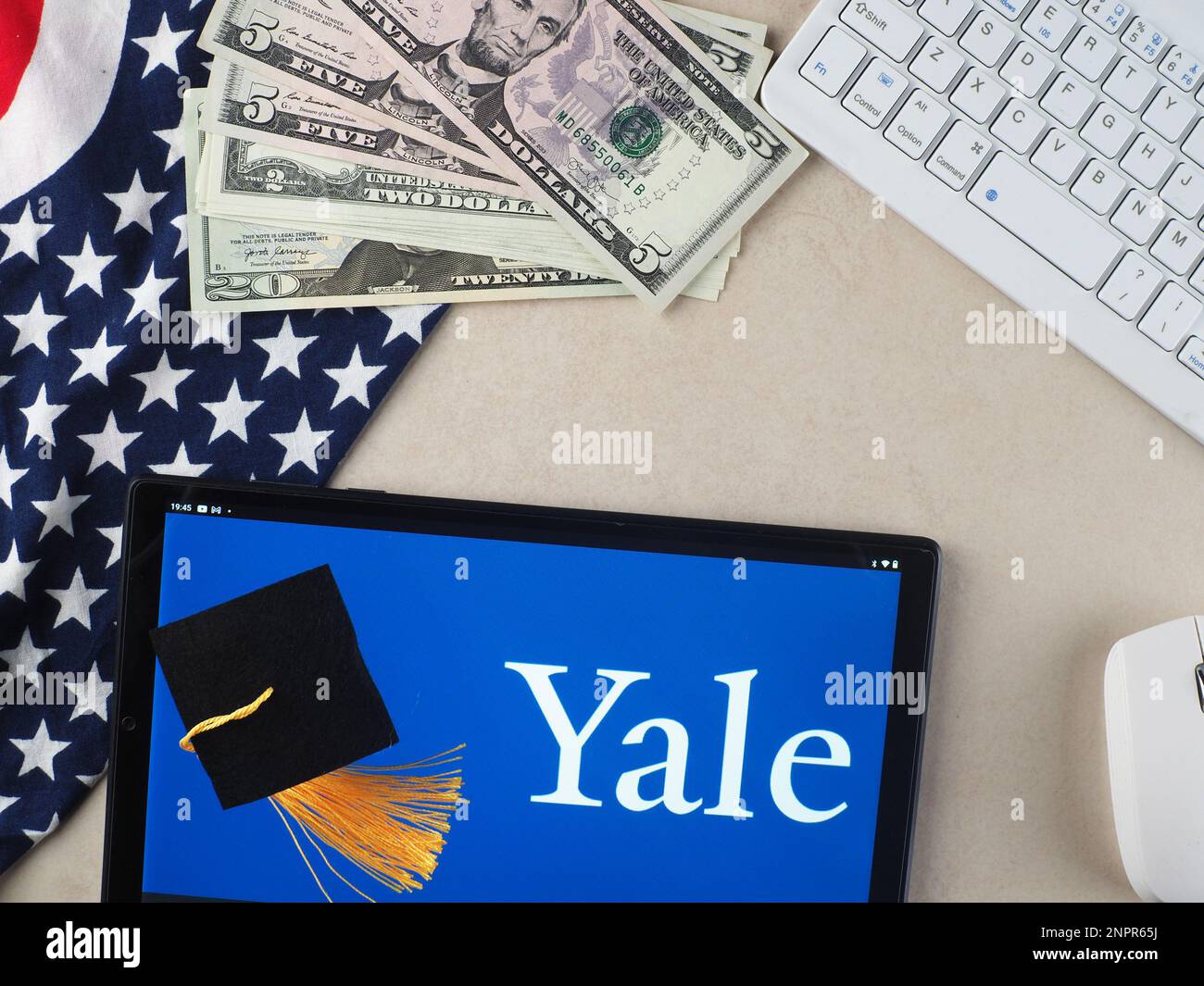Yale university logo hi-res stock photography and images - Alamy