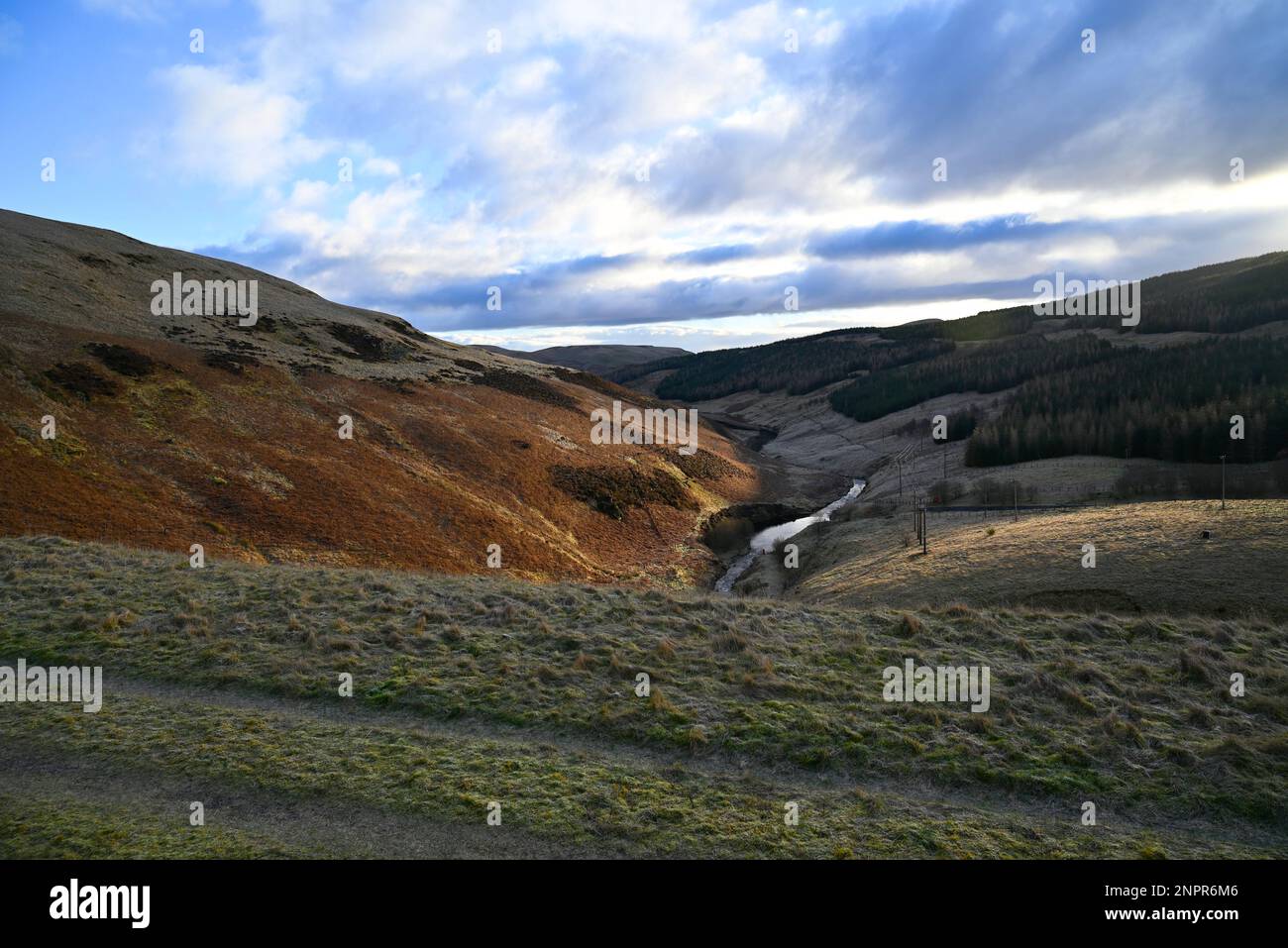 View from glen devon dam hi-res stock photography and images - Alamy
