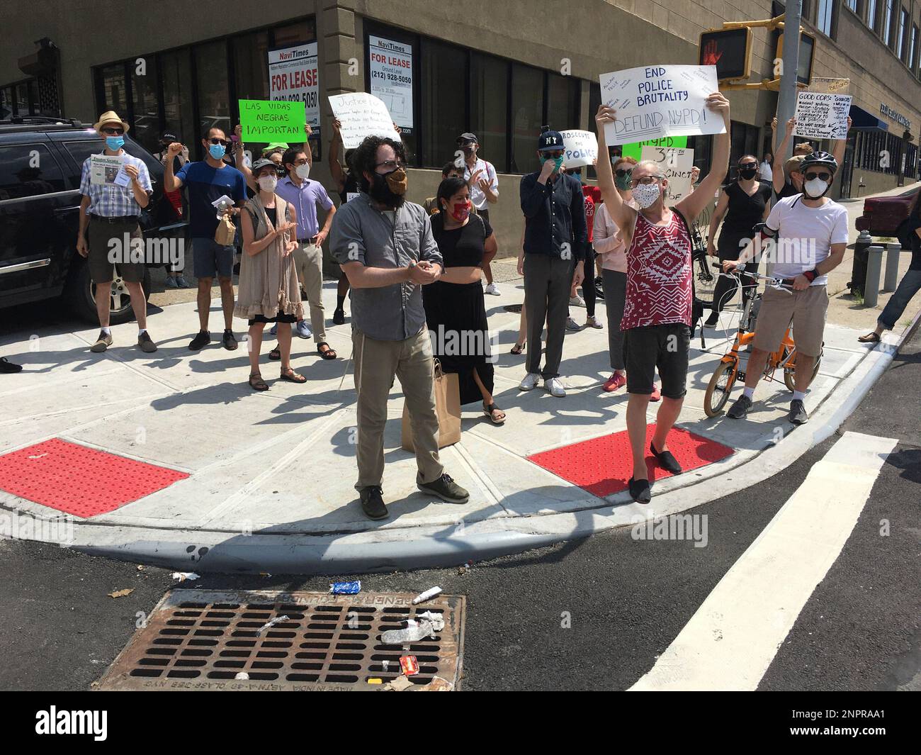 Photo by: STRF/STAR MAX/IPx 2020 Pro-Police Protesters and Anti-Police ...