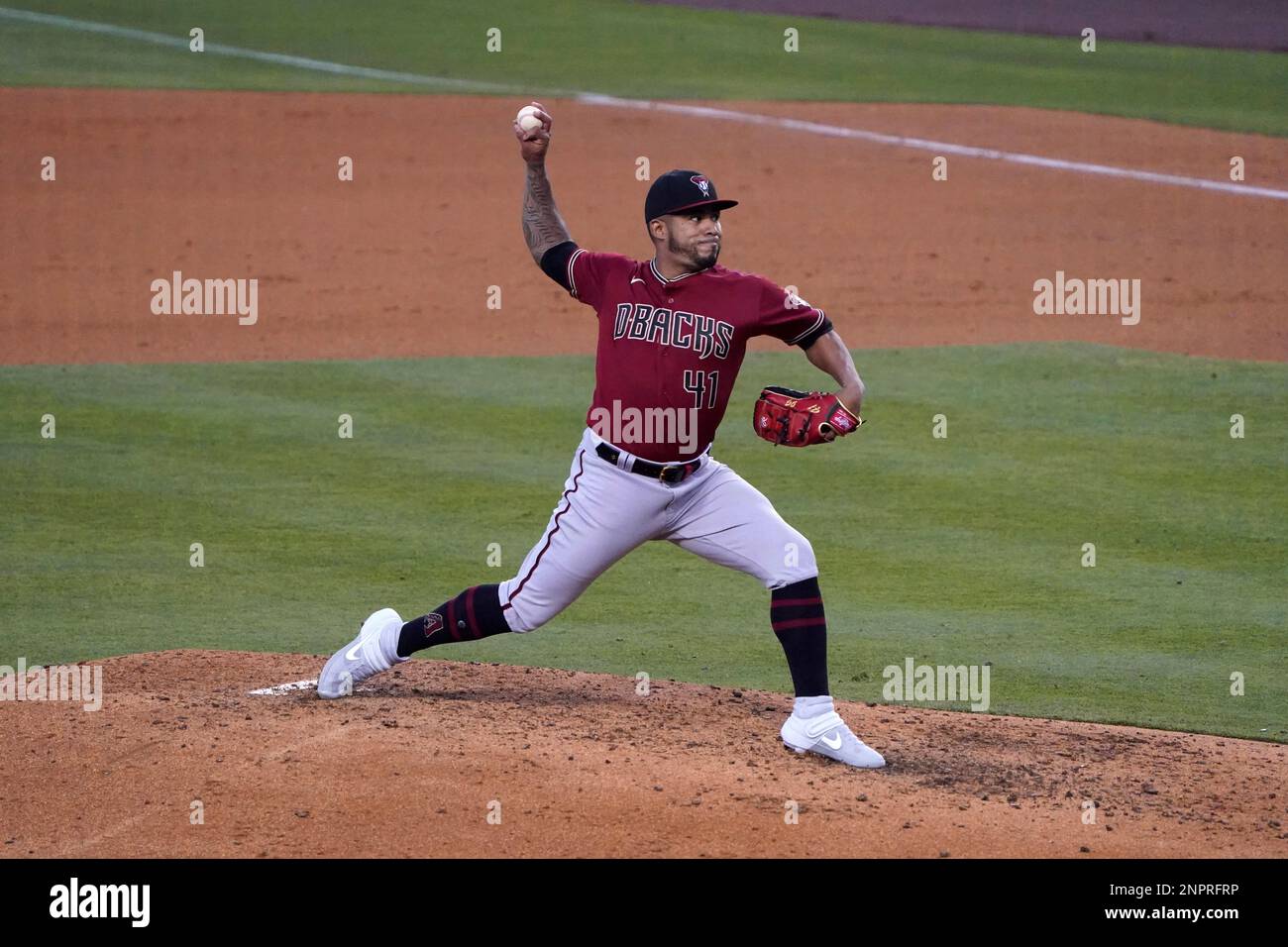 Arizona Diamondbacks relief pitcher Junior Guerra (41) delivers a pitch ...