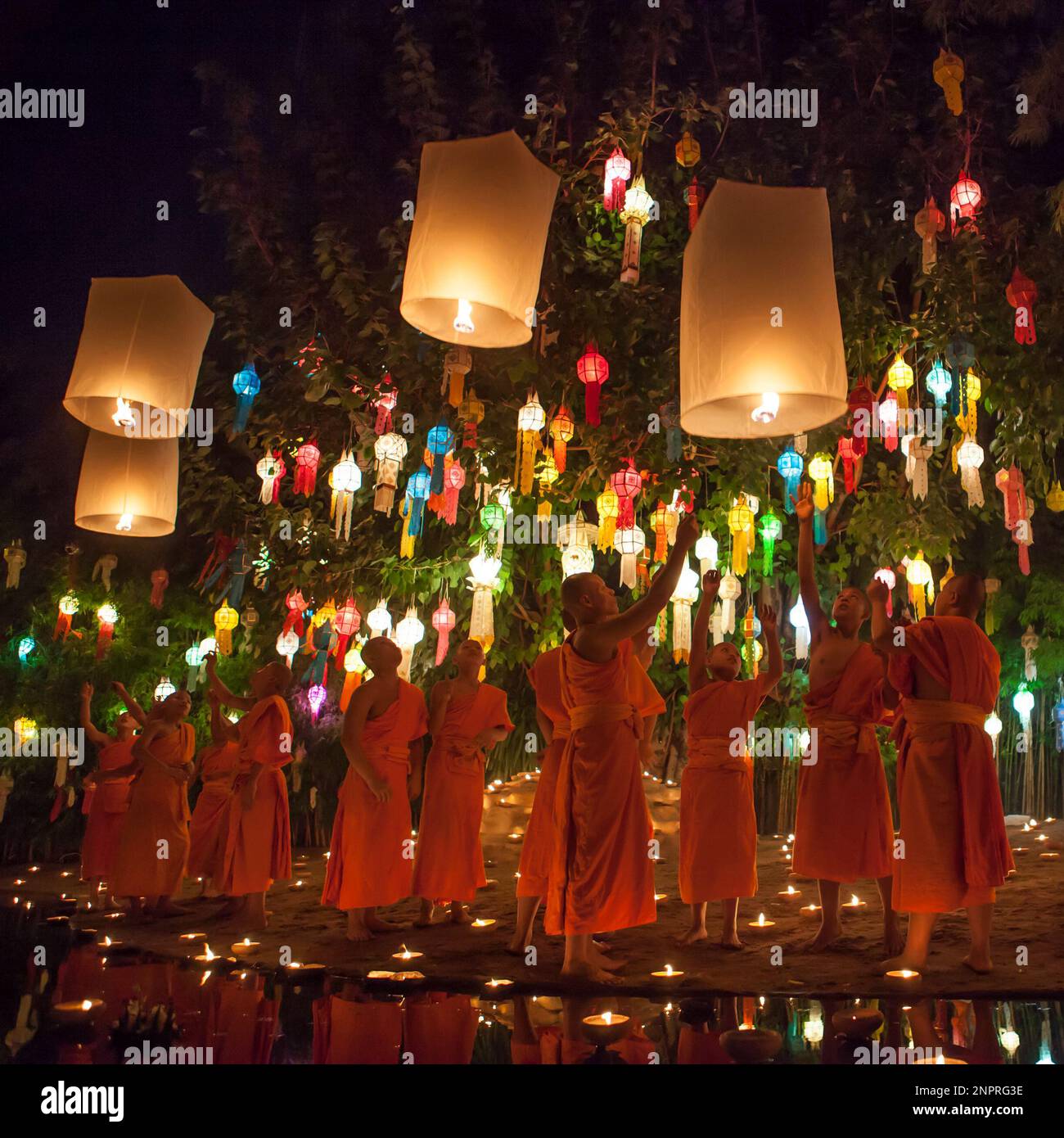 CHIANG MAI, THAILAND - NOVEMBER 06, 2014: Loy Krathong ceremony ...