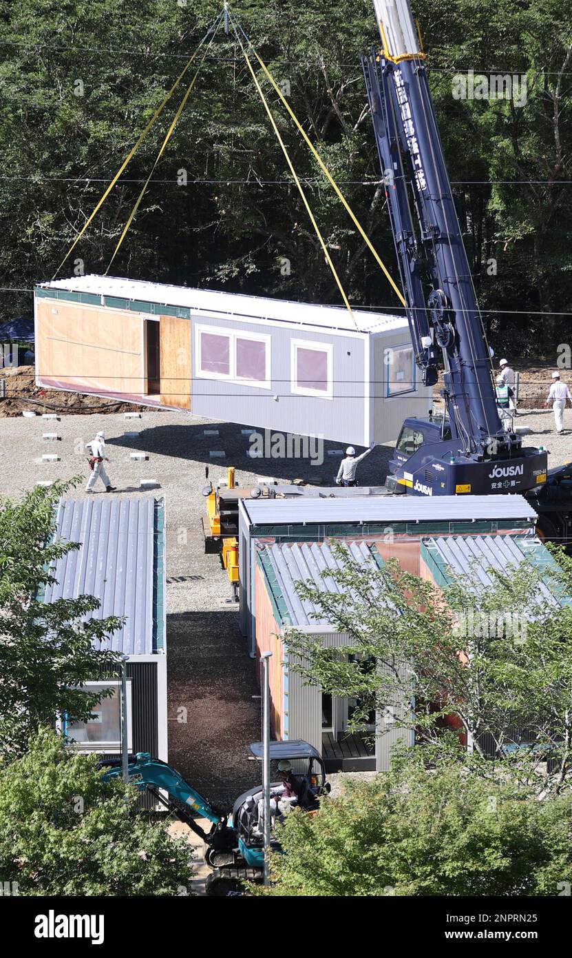 Moving houses are brought to the disaster area in kuma Village ...