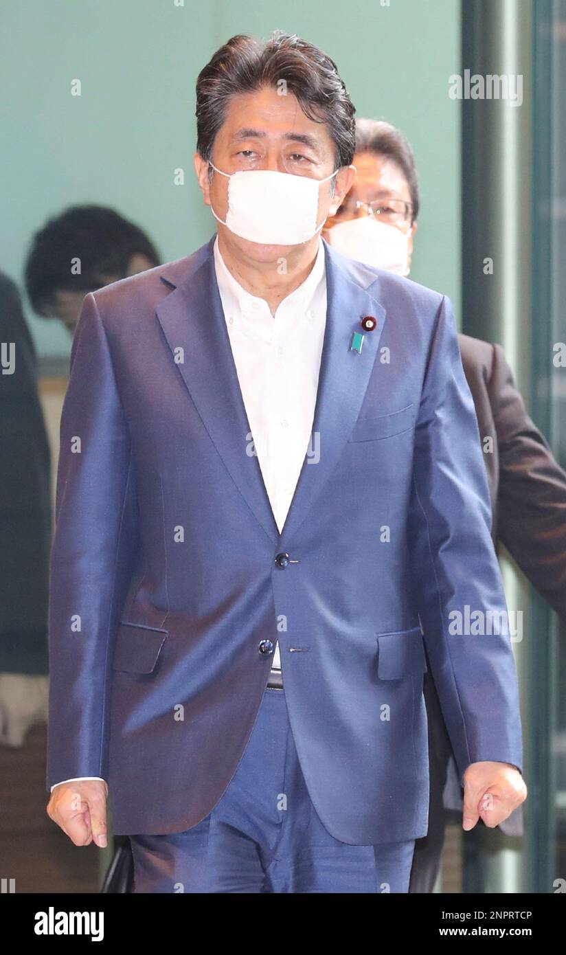 Japan's Prime Minister Shinzo Abe wearing a face mask (abenomask ...