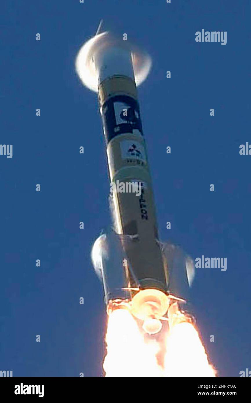 An H-IIA rocket with United Arab Emirates' Mars orbiter Hope lifts off ...