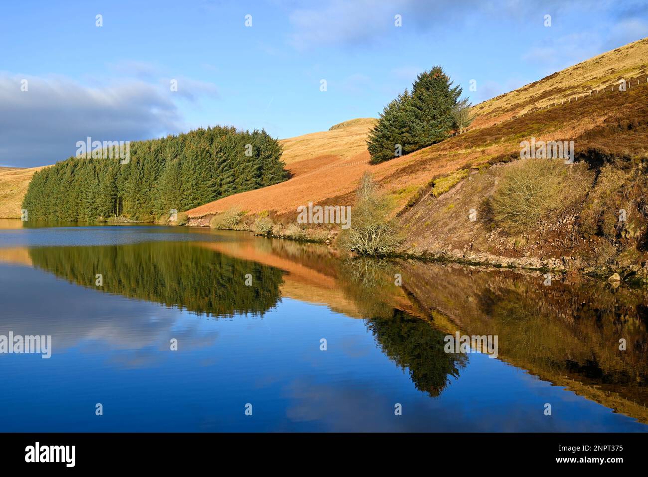 Upper glendevon reservoir perthshire hi-res stock photography and ...