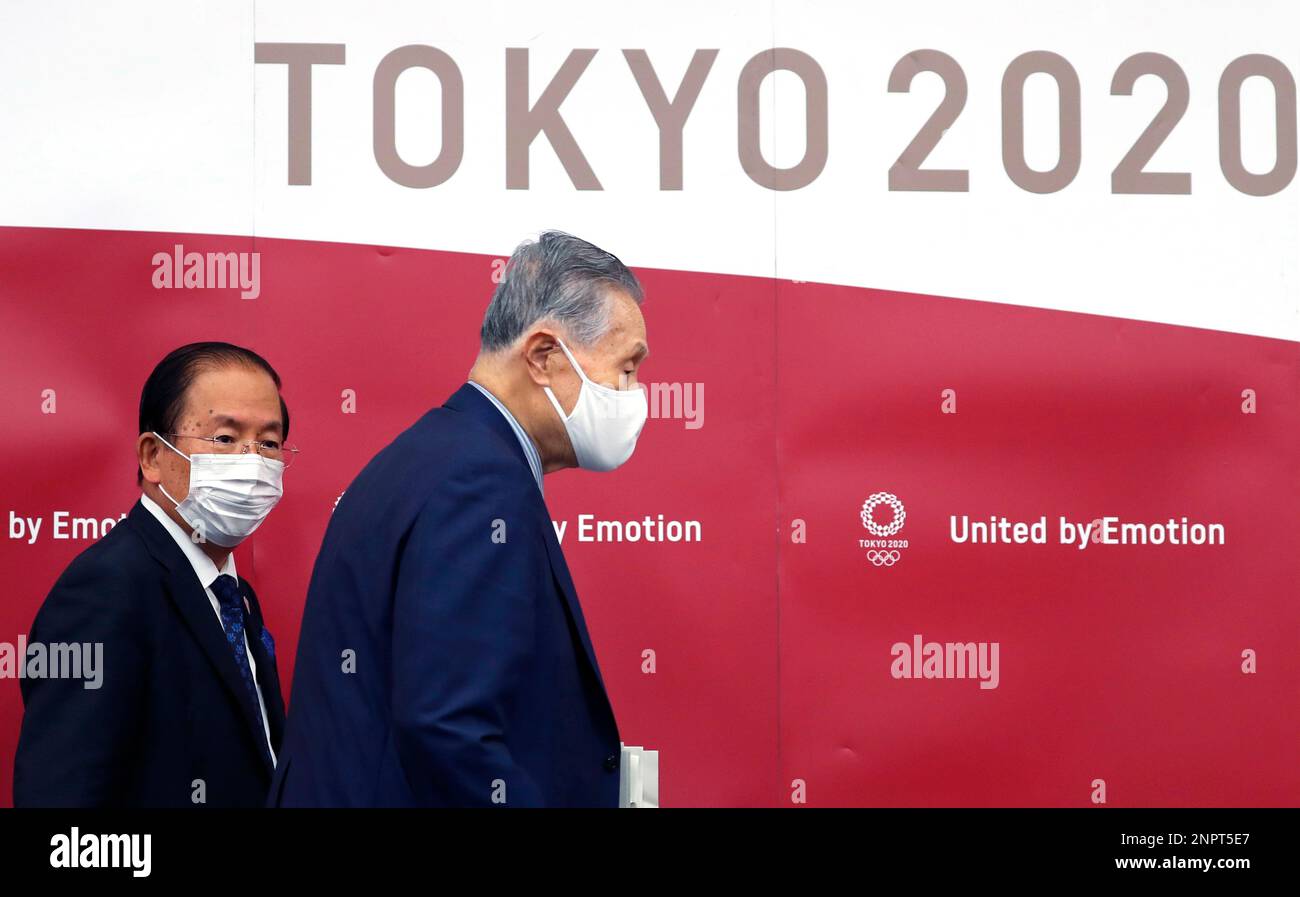 President MORI Yoshiro (R) and Director General / CEO MUTO Toshiro ...