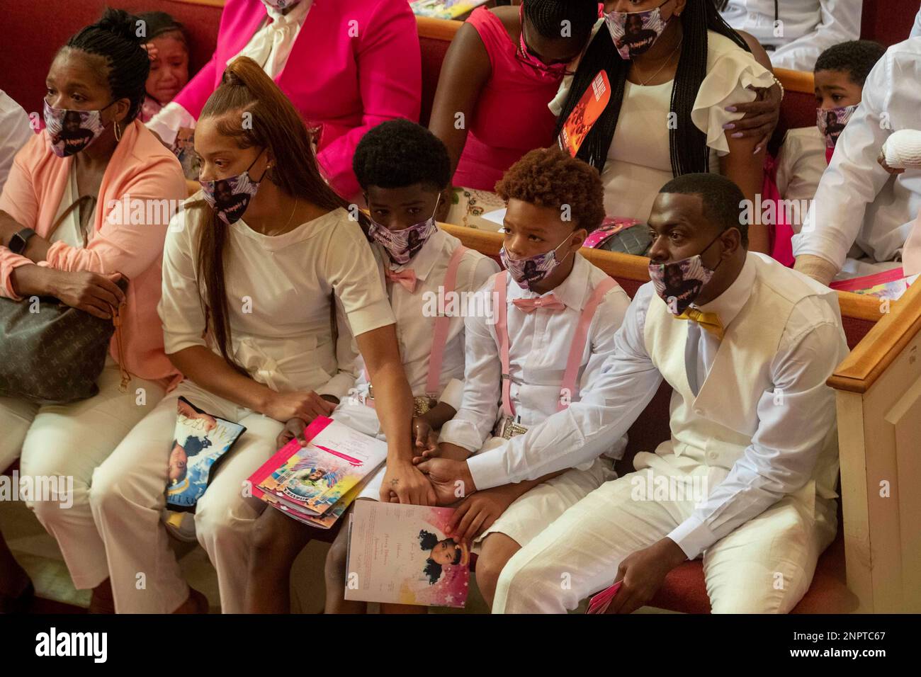 Charmaine Turner, second from left, mother of Secoriea Turner and ...