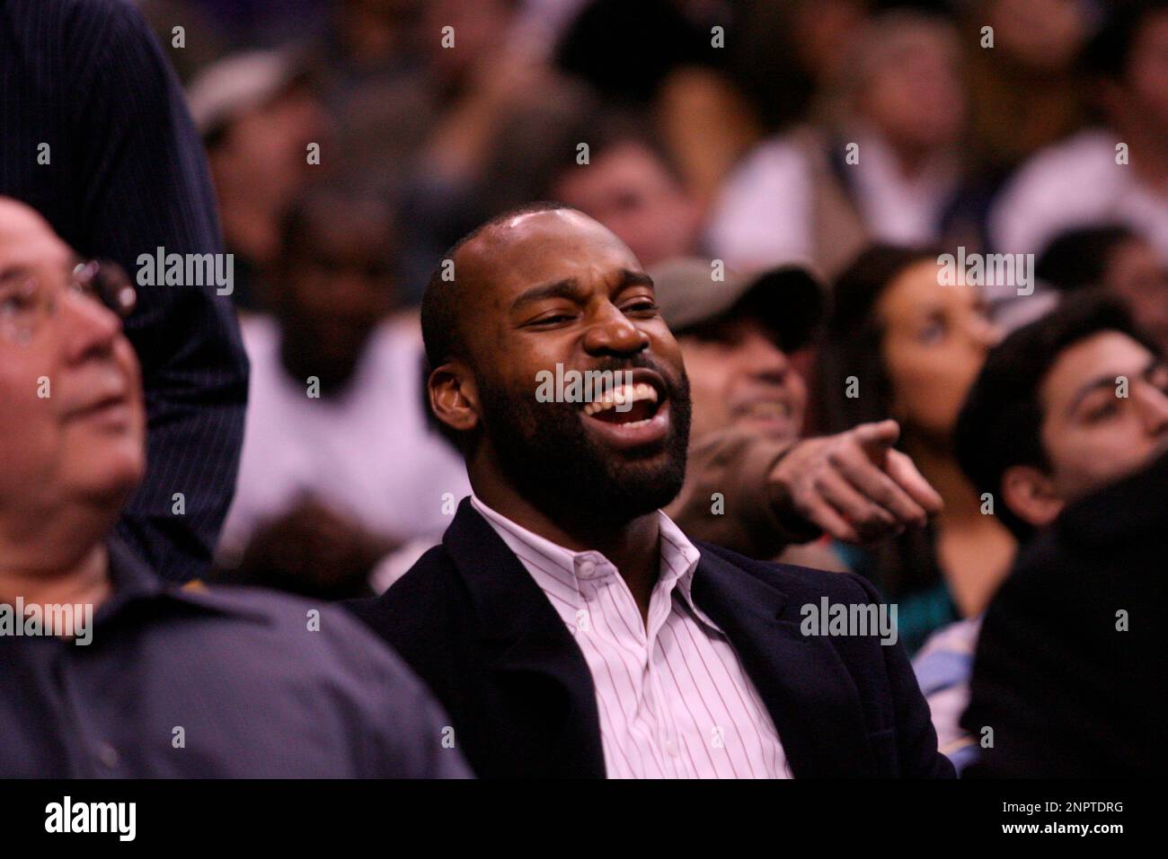 Los Angeles Clippers guard Baron Davis takes a break on the bench ...