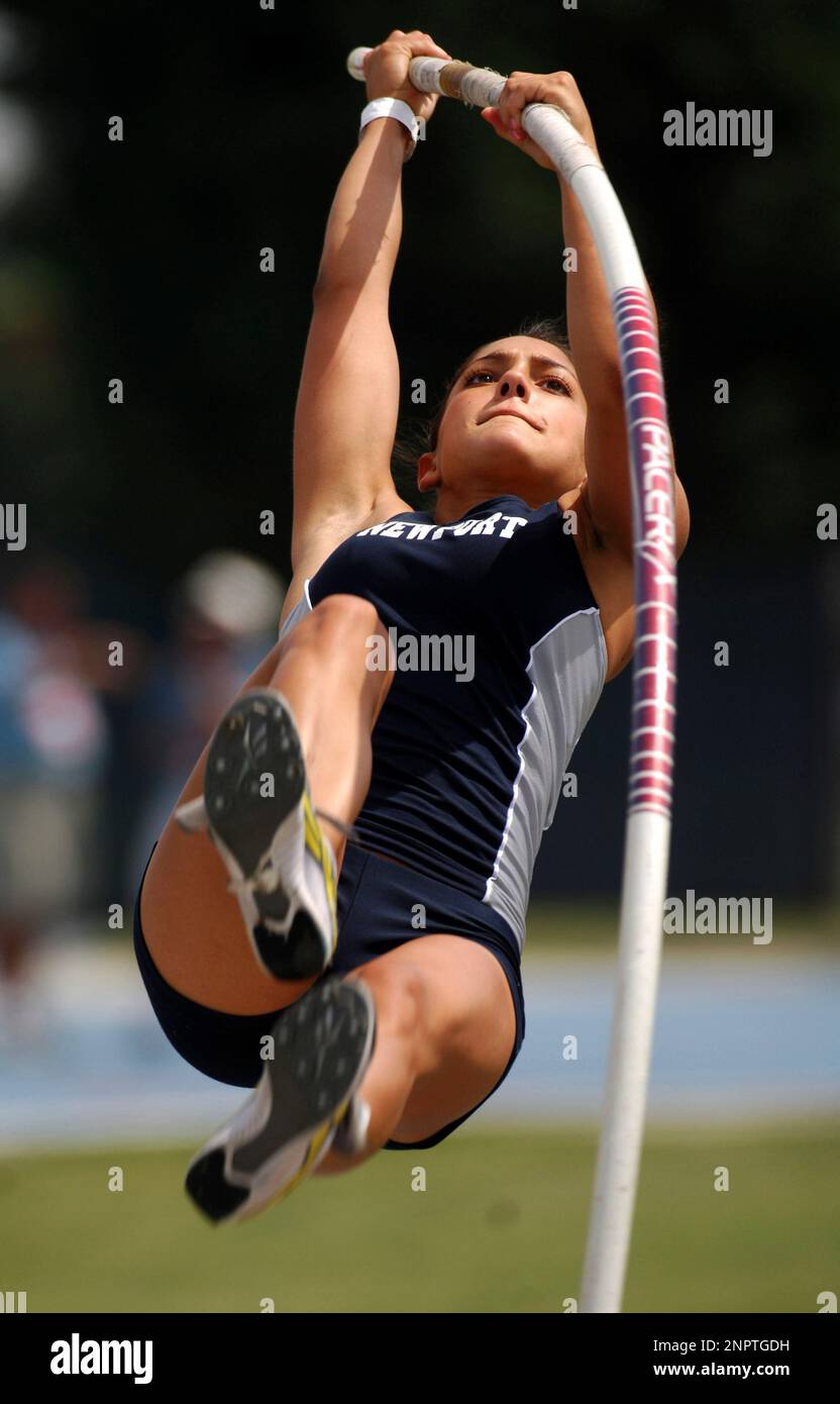 Allison Stokke Of Newport Harbor Cleared 12 3 In The Girls Pole Vault