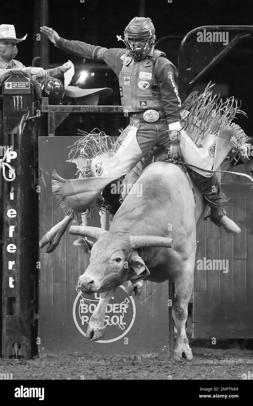 SIOUX FALLS, SD - JULY 11: Chase Dougherty rides bull Heartbreak Kid ...