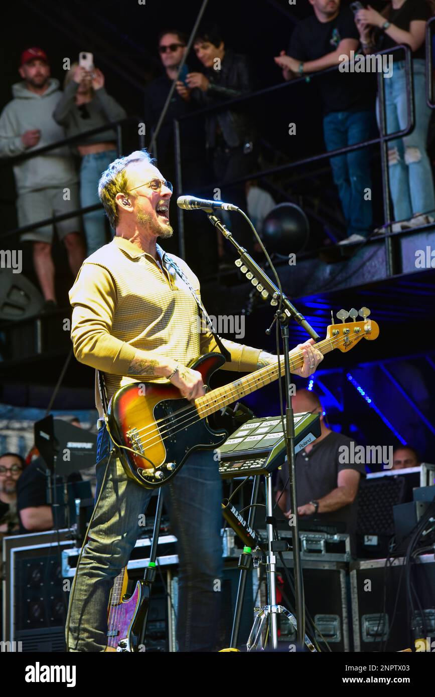 Scott shriner of weezer hi-res stock photography and images - Alamy