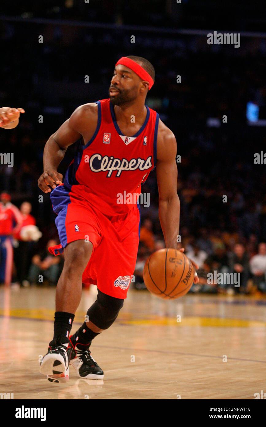 Los Angeles Clippers guard Baron Davis (1) makes a move with the ...