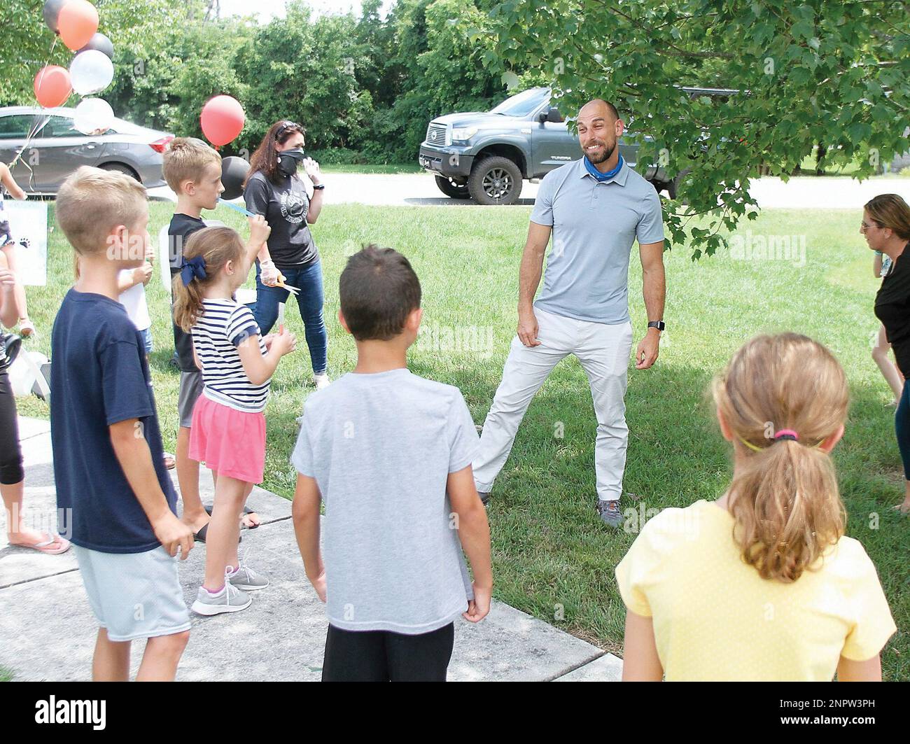 Sam Houston Elementary School Principal Casey Cutter talks with ...