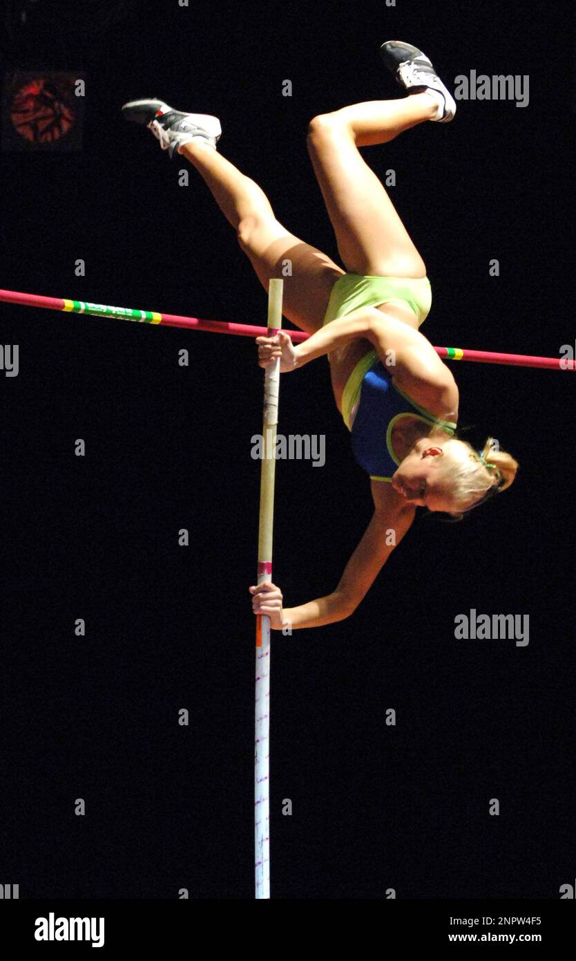 Amy Linnen places ninth at 13-11 1/4 (4.25m) in the UCS/Spirit National ...