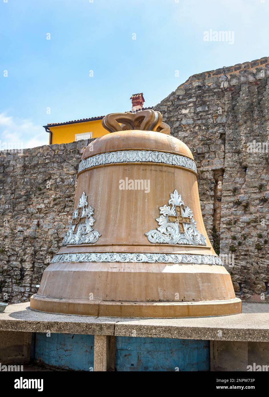 Huge bell hi-res stock photography and images - Alamy