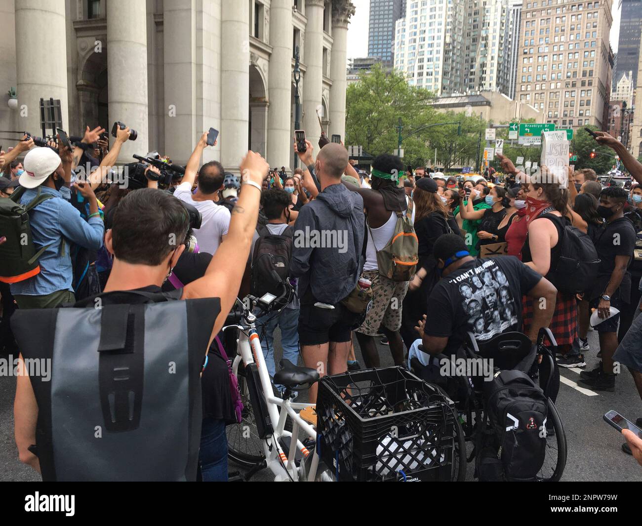 Photo by: zz/STRF/STAR MAX/IPx 2020 6/30/20 Demonstrators protesting ...