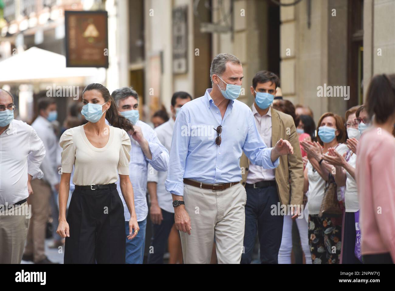 The King and Queen of Spain, Don Felipe VI and Doña Letizia, greet the ...