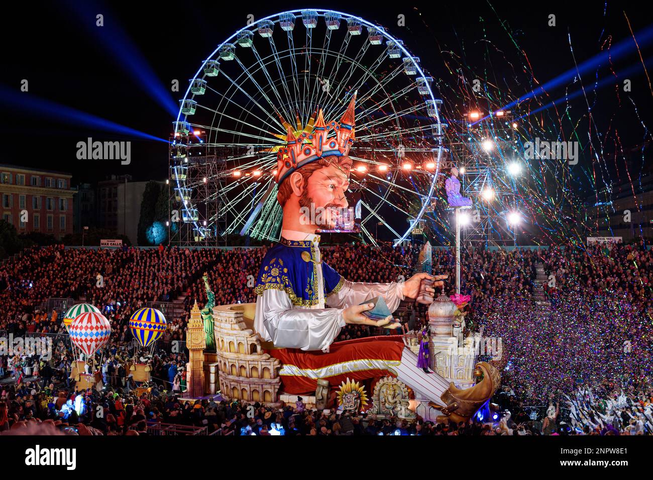 Floats by night (the King) at the 150th annual Carnival parade of ...