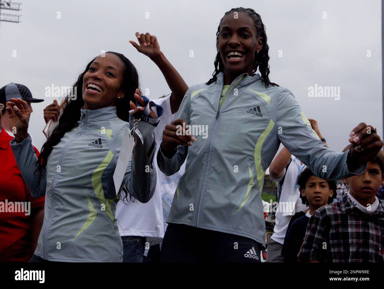 Me'Lisa Barber and DeeDee Trotter dance during Bow Wow performance at ...