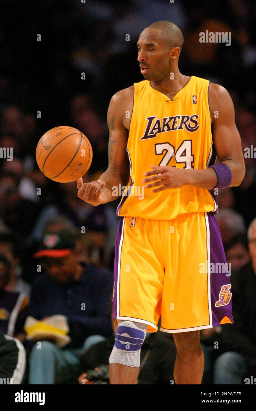Los Angeles Lakers guard Kobe Bryant (24) makes a move with the ...