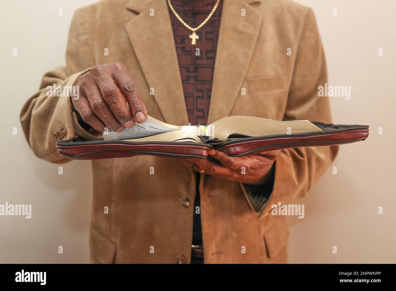 Man holding up bible hi-res stock photography and images - Alamy