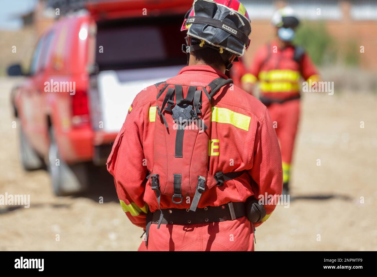 An agent of the UME (Military Emergency Unit), attends the explanations ...