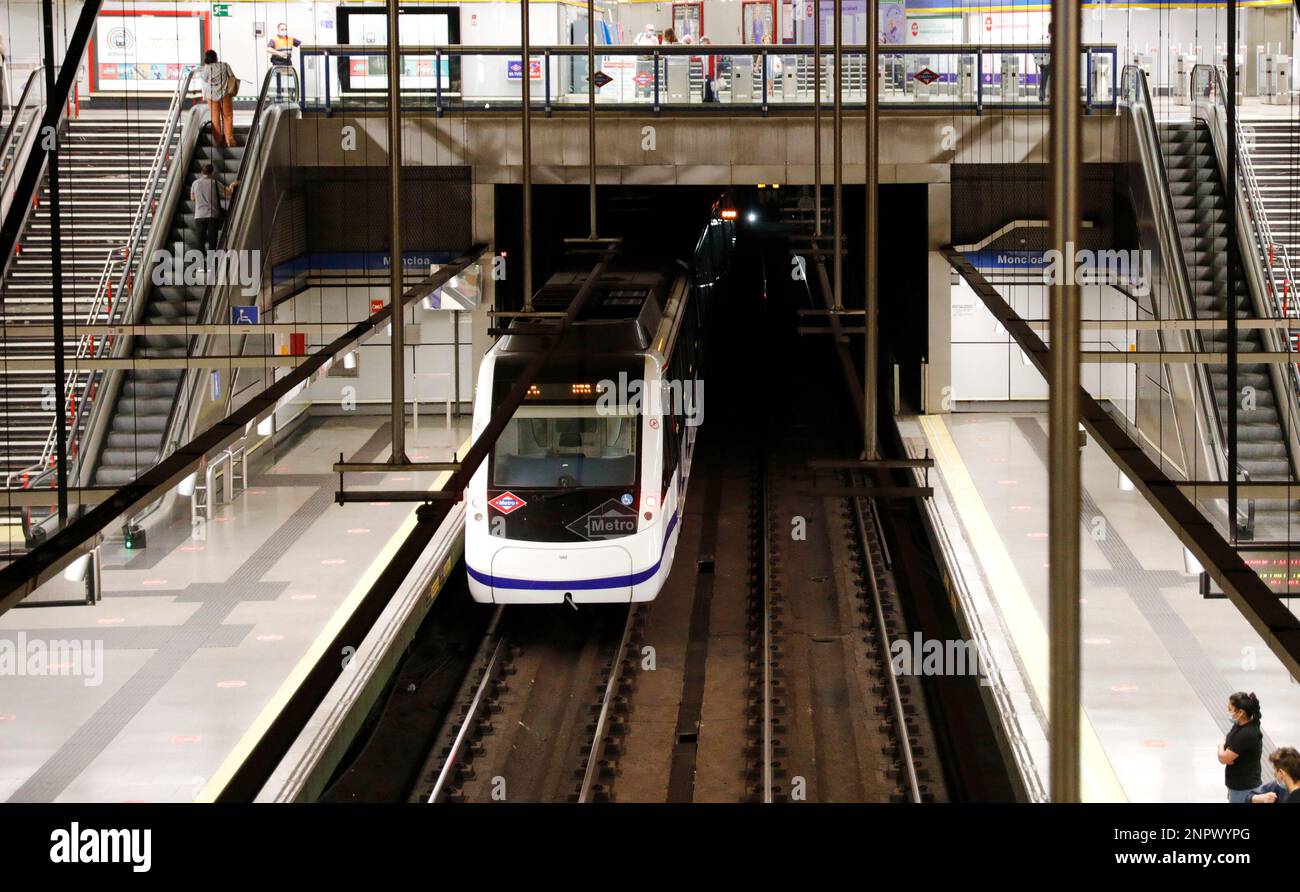 An underground enters through the station of line 6 of the Moncloa ...