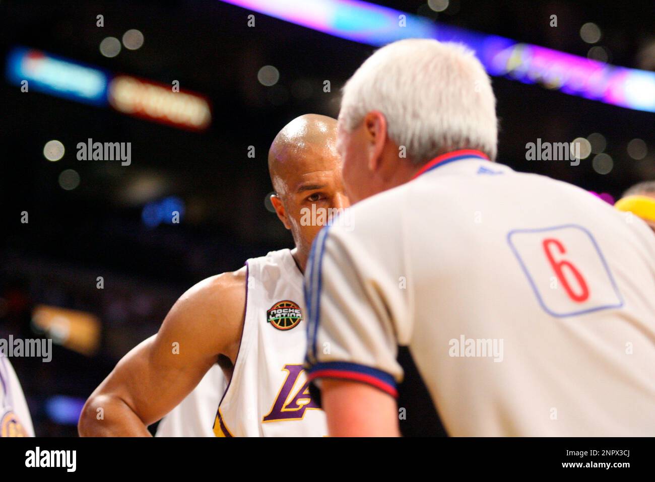 Los Angeles Lakers guard Derek Fisher (2) makes a move with the ...