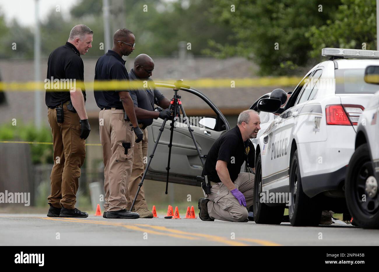 Officers investigate the scene where two Tulsa Police Officers were ...