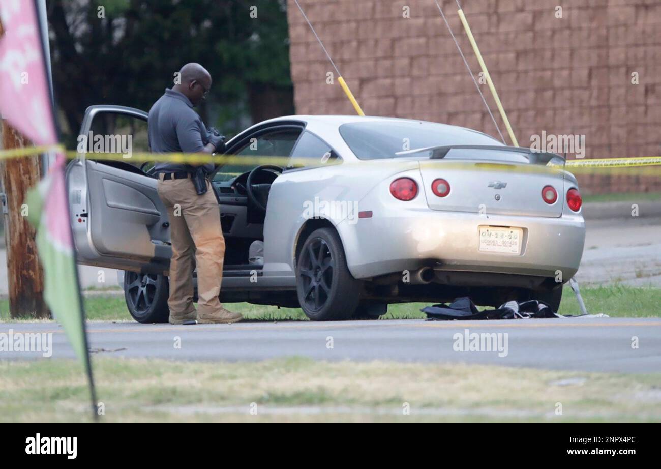 Officers investigate the scene of a shooting where two Tulsa Police ...
