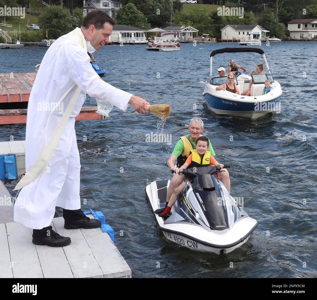 Father Daniel Toomey of Gate of Heaven Church in Dallas and Our Lady of ...