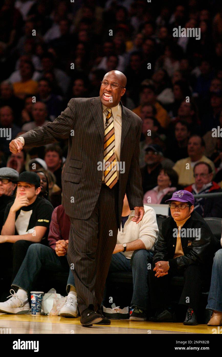 Cleveland Cavaliers head coach Mike Brown not happy with the call ...