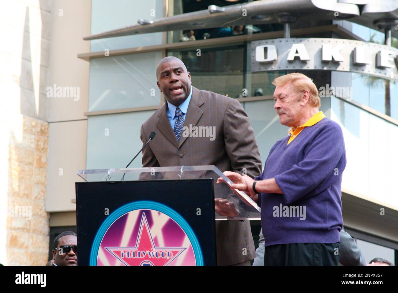 Los Angeles Lakers owner Dr. Jerry Buss and Erving Magic Johnson talk ...
