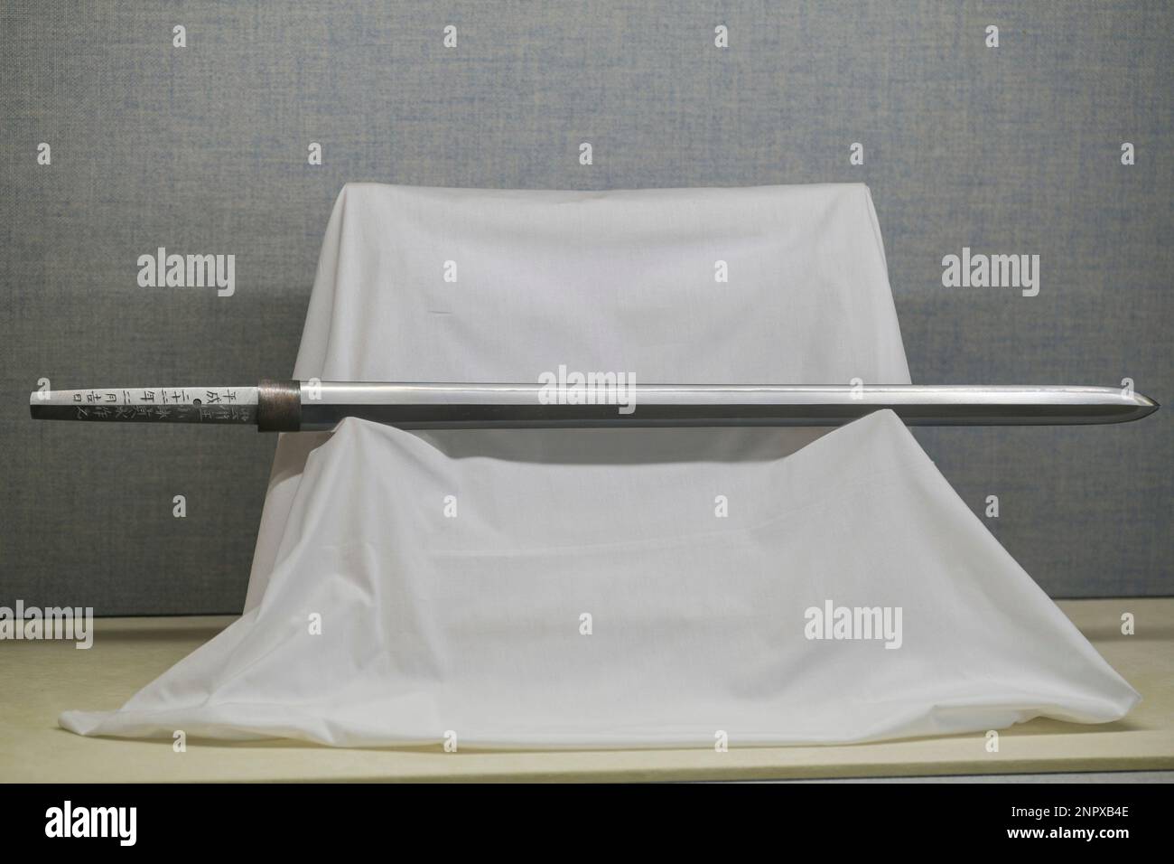 A picture shows a sword, Amenomura-Kumo-no-Tsurugi, made by current ...