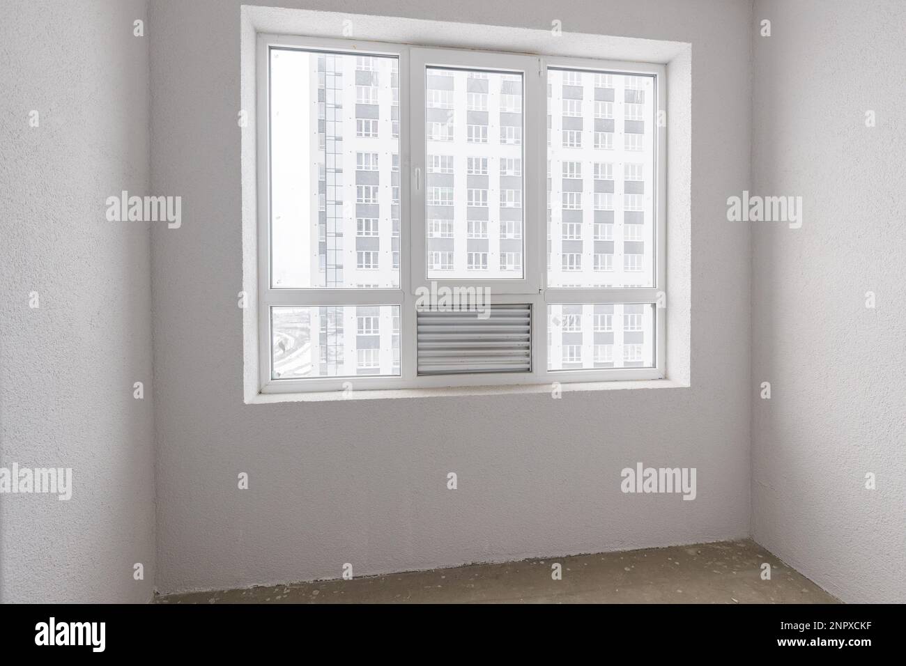 Empty gray room ready for people to move in Stock Photo - Alamy