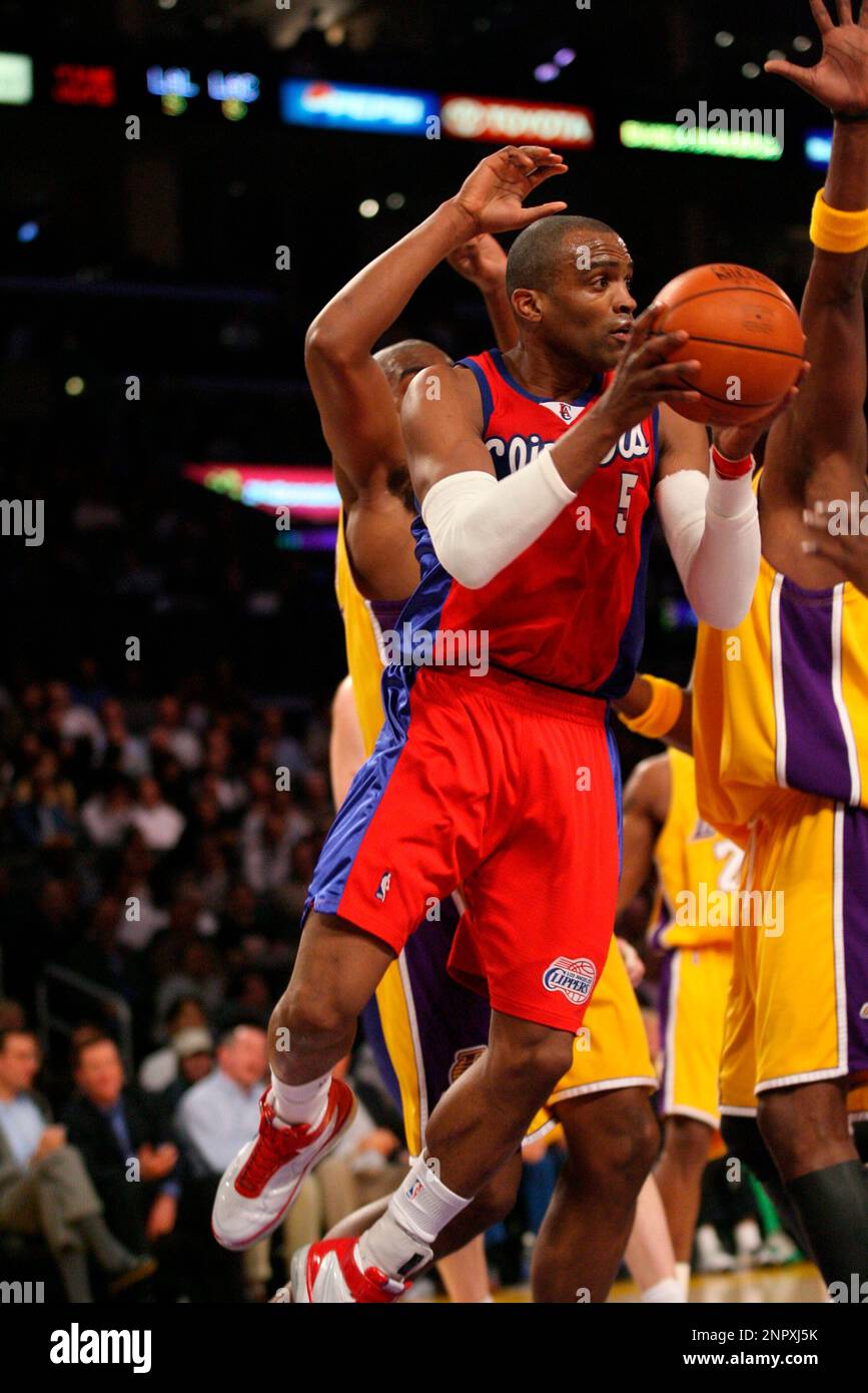 Los Angeles Clippers guard Cuttino Mobley (5) makes a move with the ...