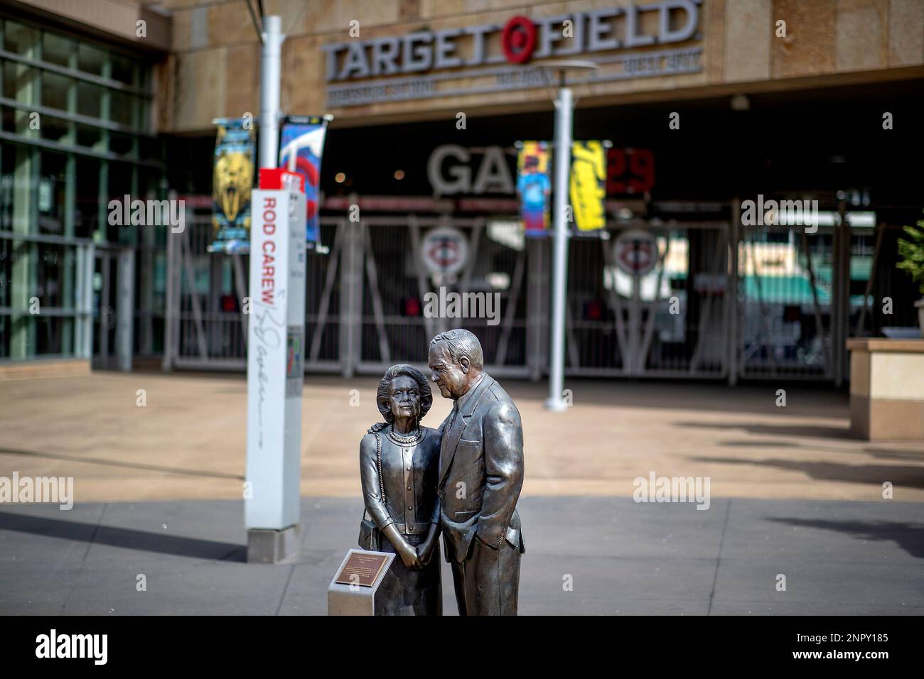 A statue of Minnesota Twins owner Carl Pohlad and his wife, Eloise, is ...