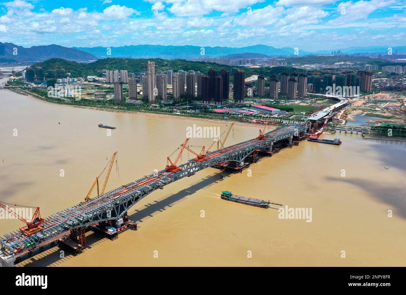 The largest bridge with dual use of bus and rail of Fujian successfully ...
