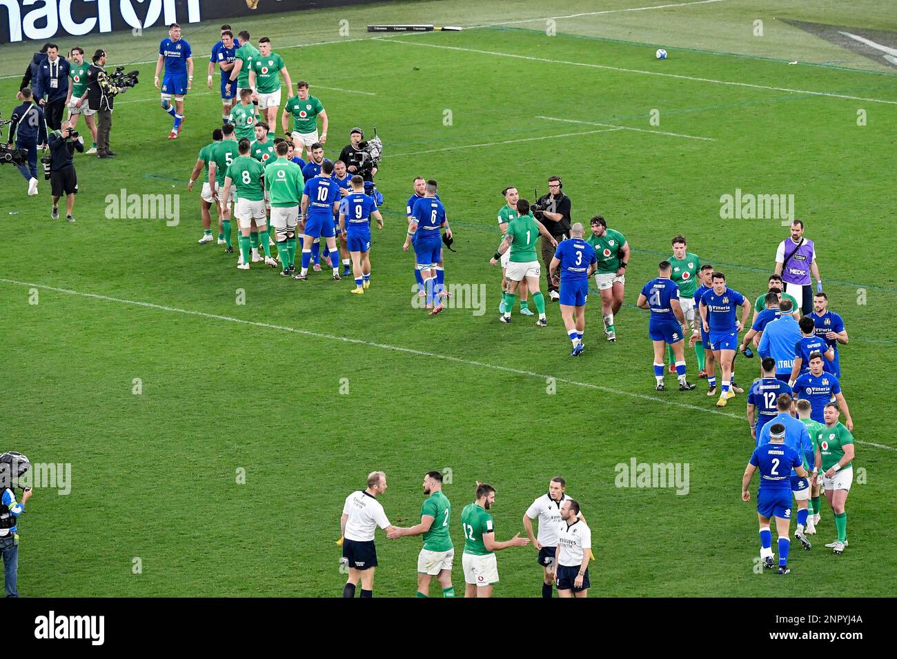 Players of Italy and Ireland greet each other at the end of the Six ...