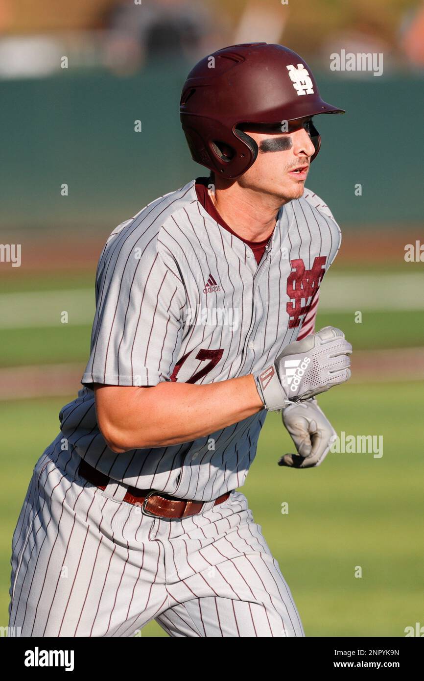 Mississippi State Bulldogs second baseman Justin Foscue (17) sprints to ...