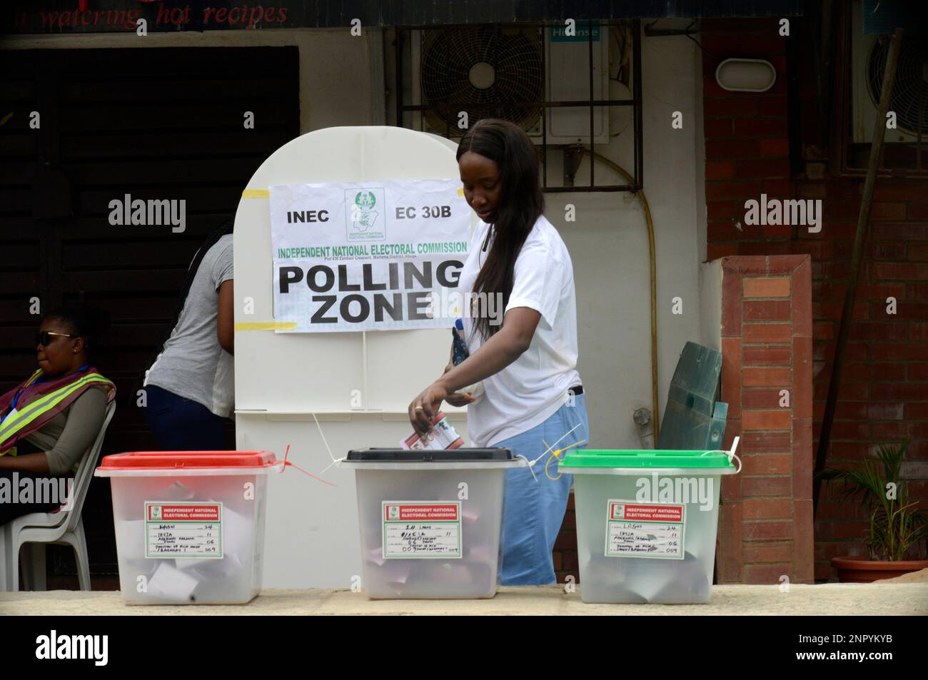 Lagos, Nigeria. 25th Feb, 2023. A woman casts vote during the 2023 ...