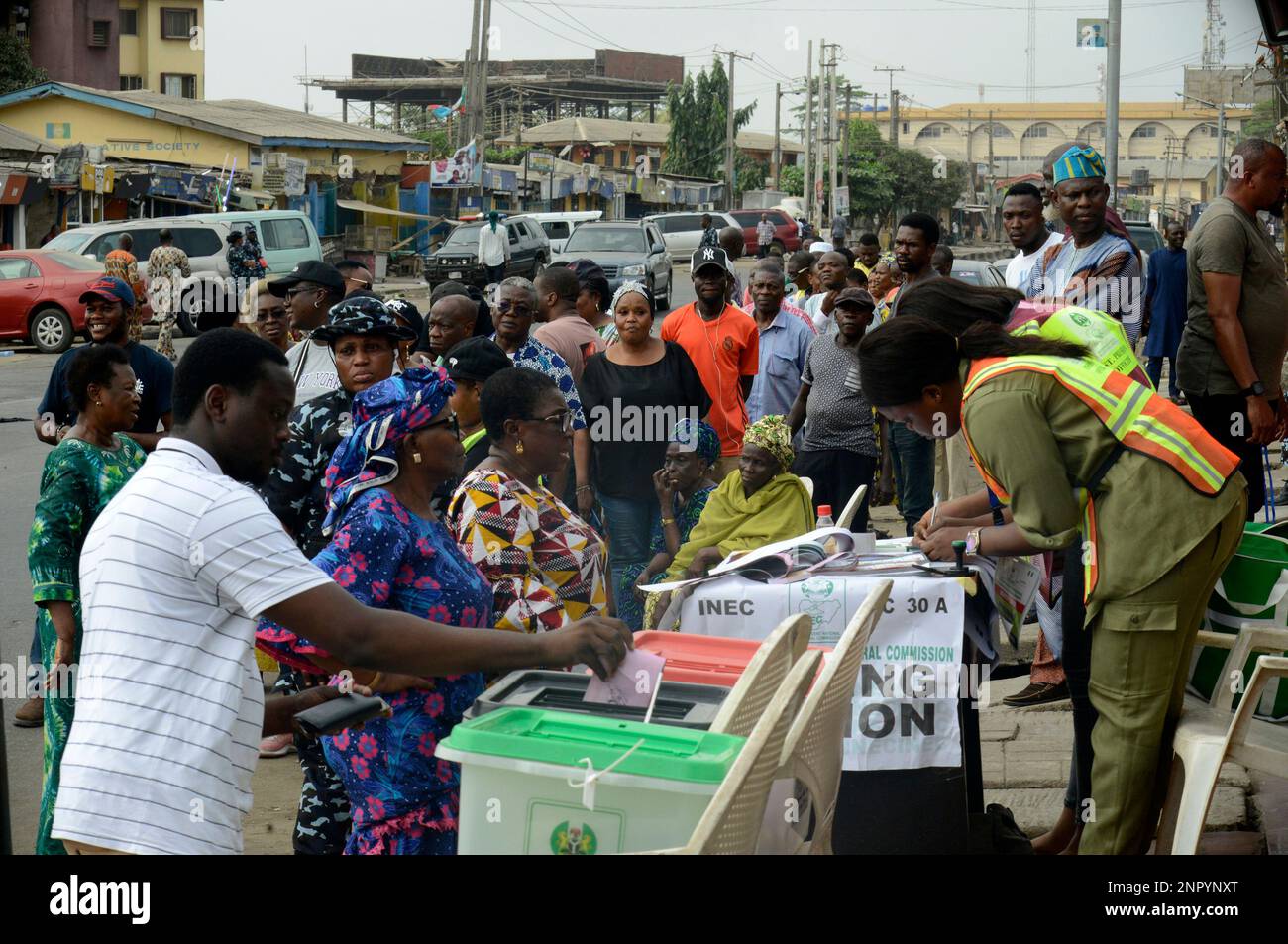 Women in line to vote hi-res stock photography and images - Alamy