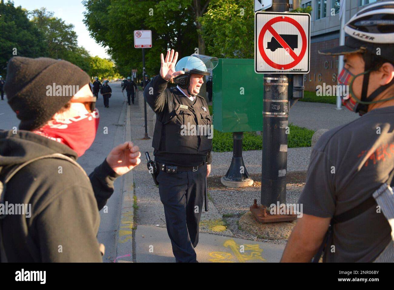 Protesters have a standoff with Chicago police officers outside police ...