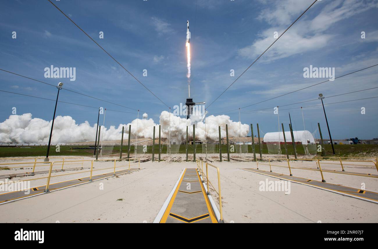 In this photo provided by NASA, a SpaceX Falcon 9 rocket carrying the ...