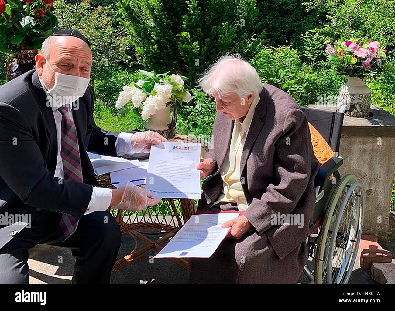 Poland's chief rabbi, Michael Schudrich, delivers letters with birthday ...