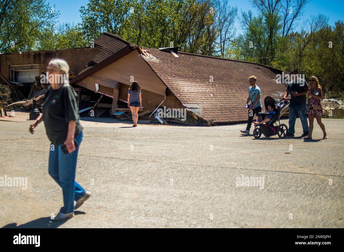 Sanford, Mich., residents survey the destruction in downtown Sanford ...